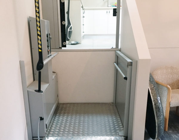 Jasa pembuatan lift untuk kursi roda – NEGA TEKNIK